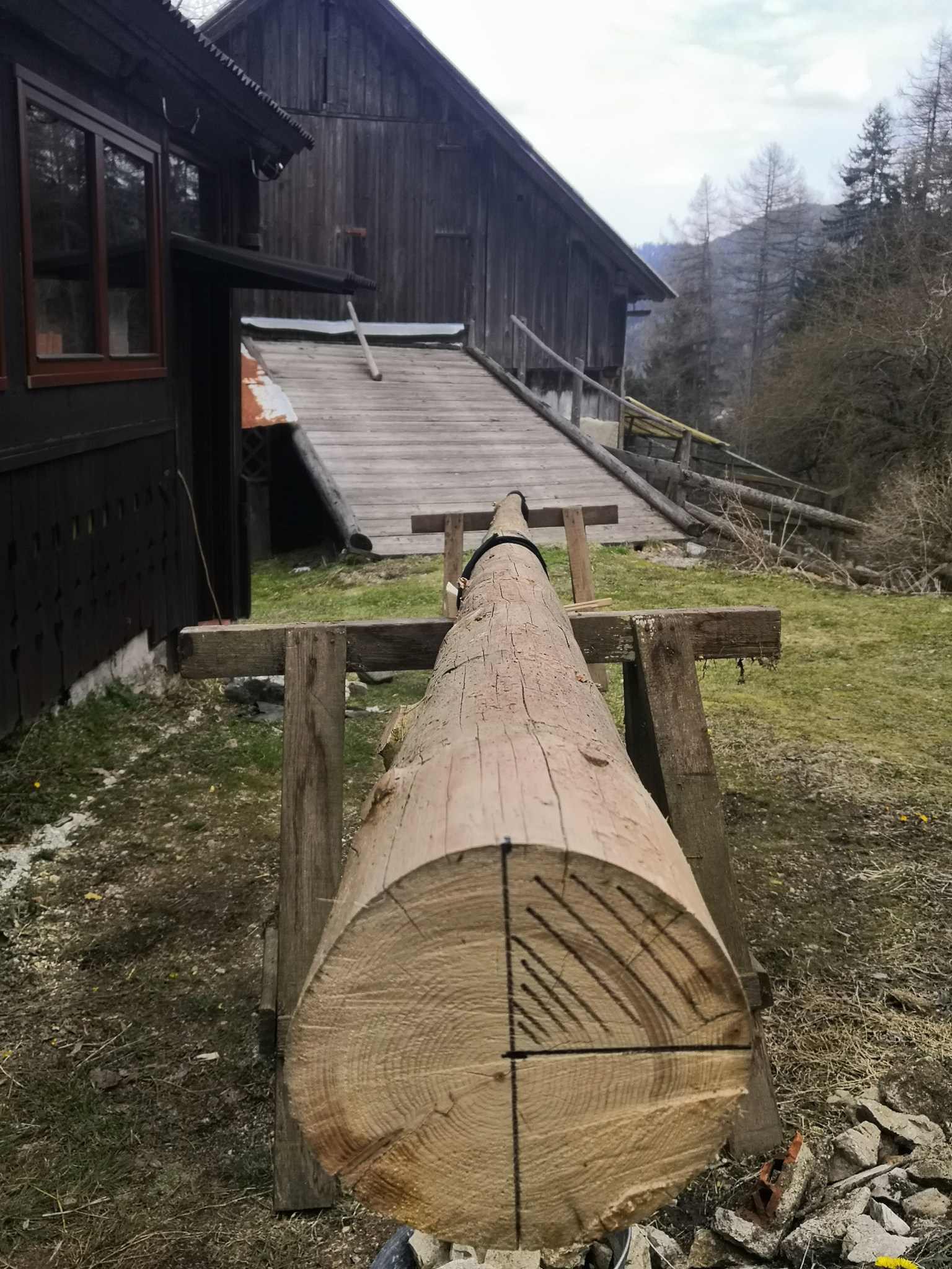 How to Make Traditional Wooden Gutters from Trees: Slovenian Style ...