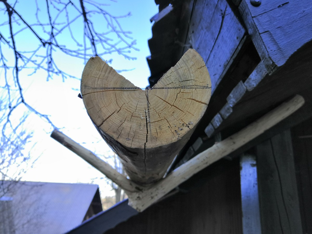 How to Make Traditional Wooden Gutters from Trees: Slovenian Style ...